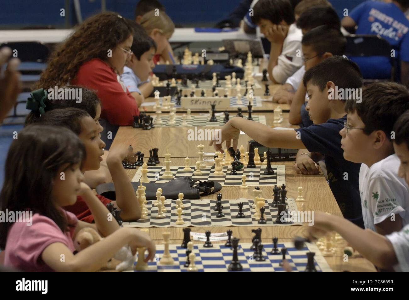 Elementary school chess players hi-res stock photography and images - Alamy