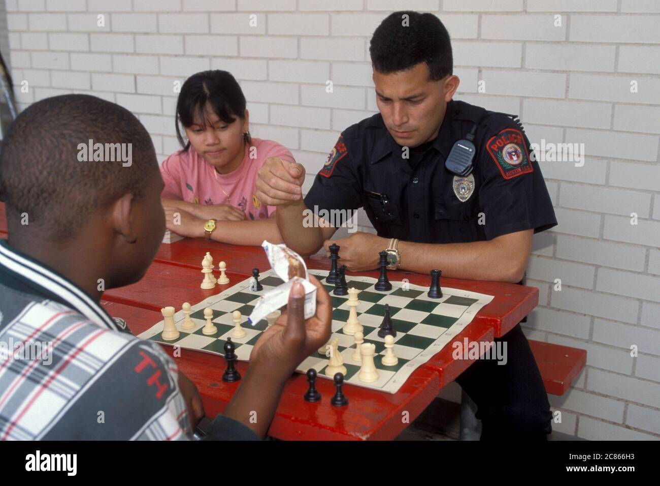 Police officer on school campus hi-res stock photography and images - Alamy