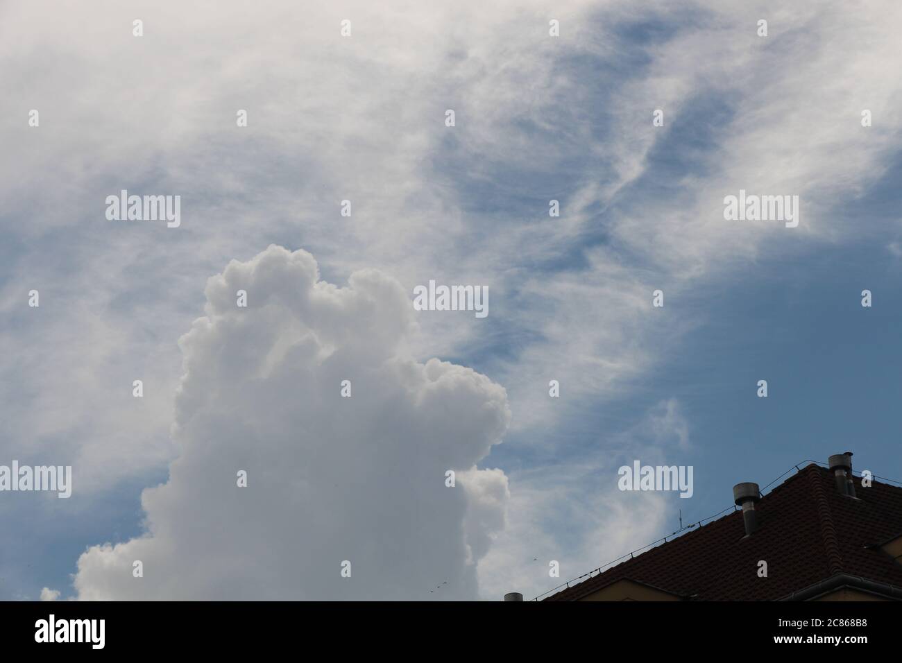 Cotton puff clouds hi-res stock photography and images - Alamy