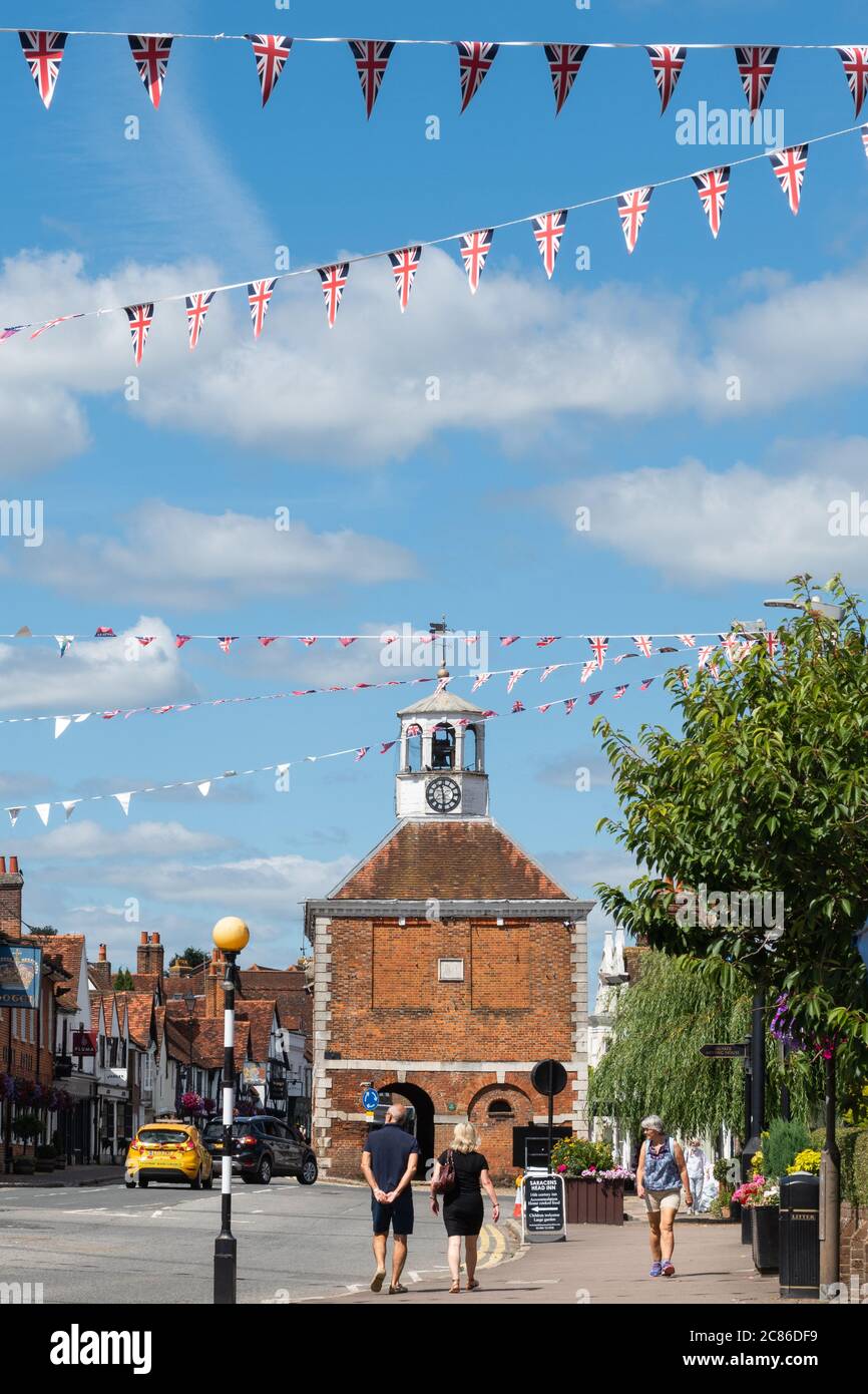 Old Amersham High Street and Market Hall in the Buckinghamshire town ...