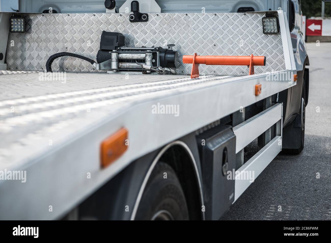 Towing truck hi-res stock photography and images - Alamy