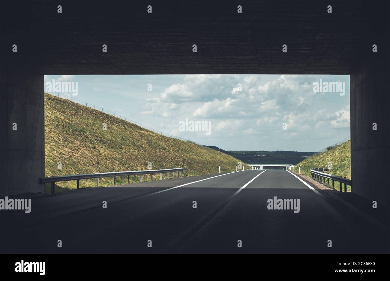 Two lanes hi-res stock photography and images - Alamy