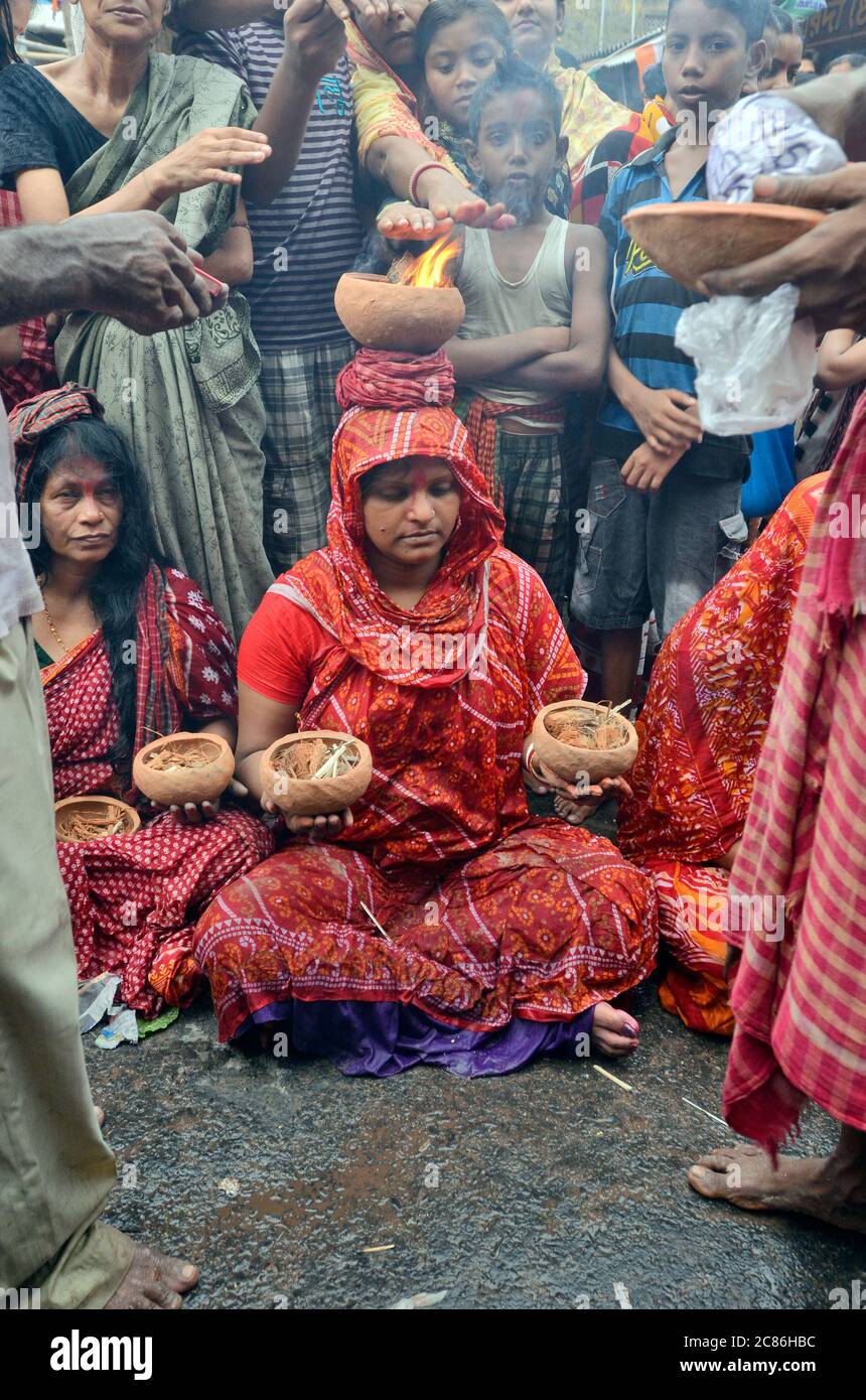 dhuni ritual during shitala pujo Stock Photo - Alamy