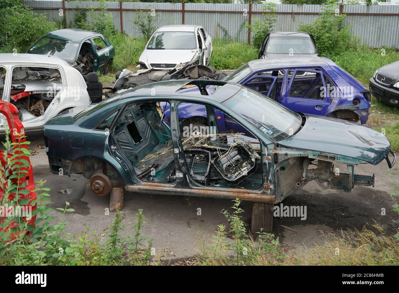 Dismantled car hi-res stock photography and images - Alamy