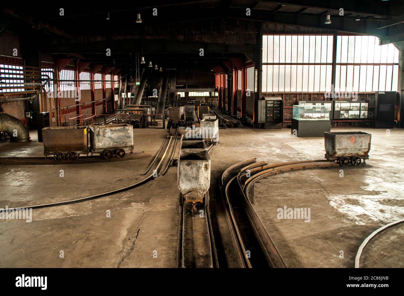 Mine carts hi-res stock photography and images - Alamy