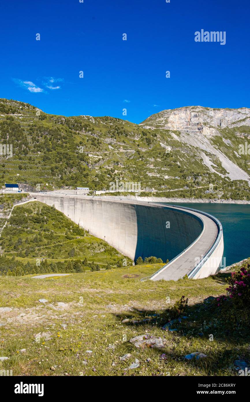 Costruzione gigante hi-res stock photography and images - Alamy