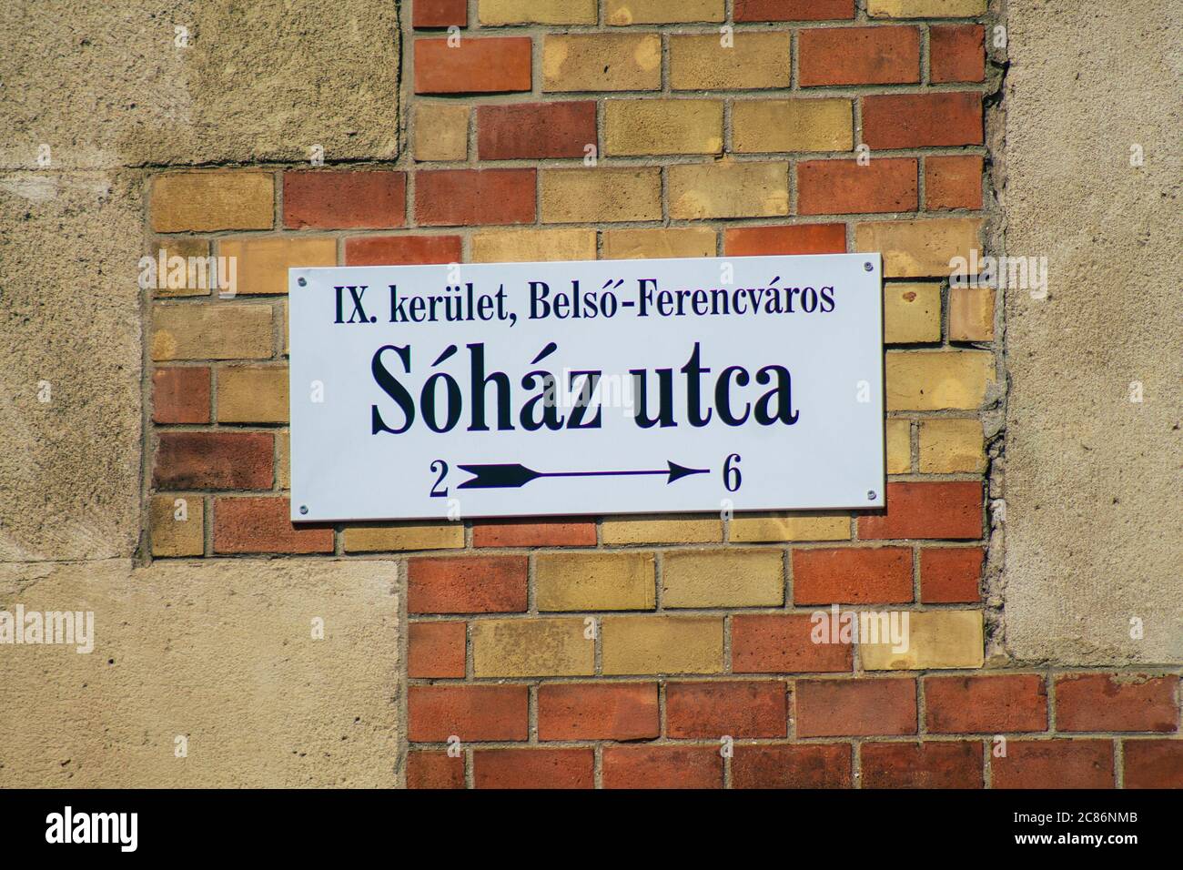 Identifying way with sign hi-res stock photography and images - Alamy