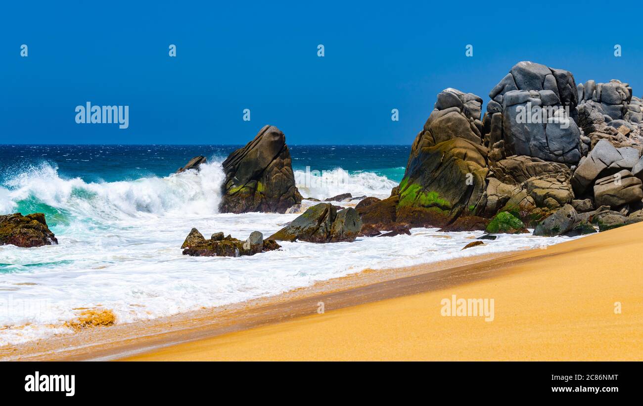 Daytime tourism beautiful tourist beach hi-res stock photography and ...