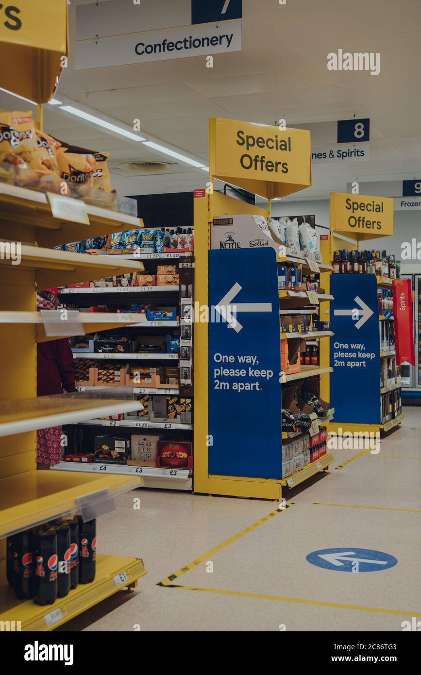 Stow on the Wold, UK - July 06, 2020: One way system and social ...