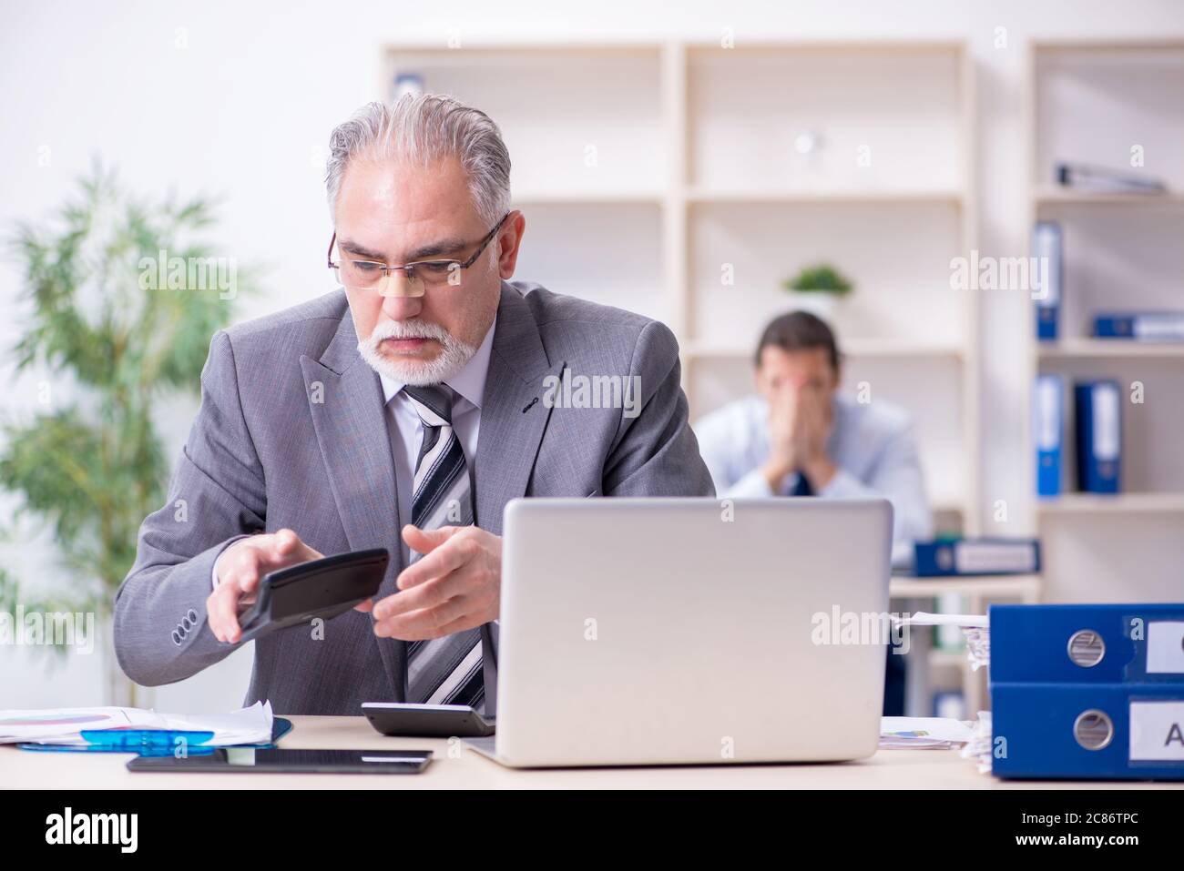 Accountants team computer hi-res stock photography and images - Alamy