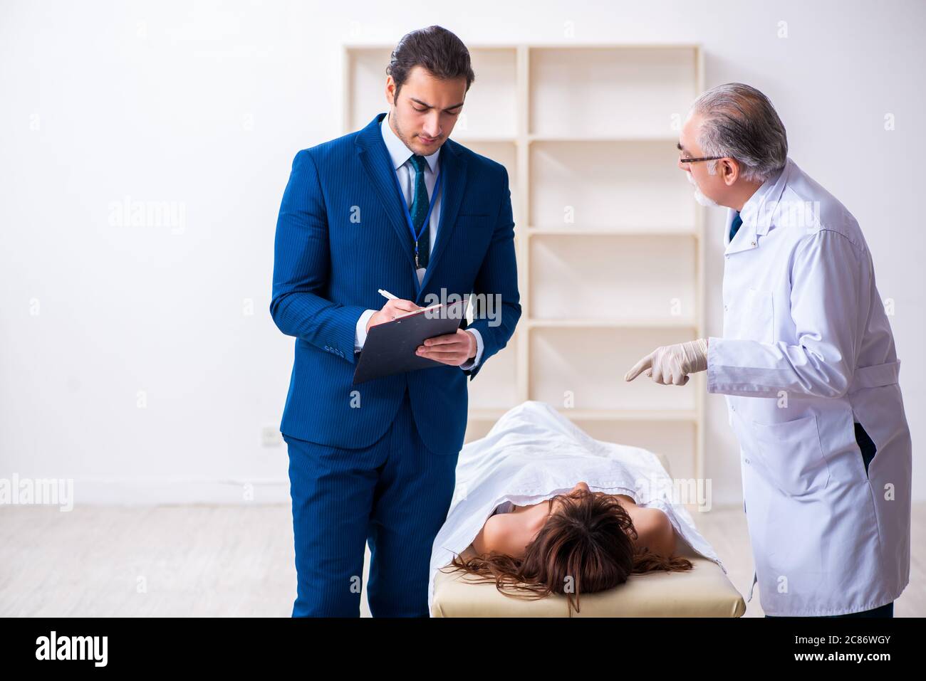 Police coroner examining dead body corpse in the morgue Stock Photo - Alamy
