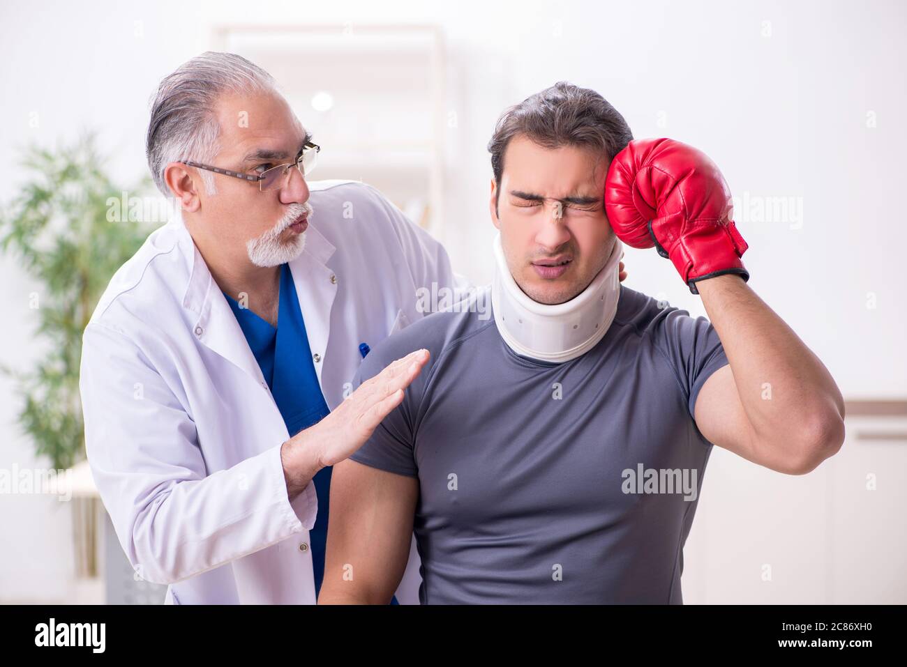 Young injured boxer visiting doctor traumatologist Stock Photo - Alamy