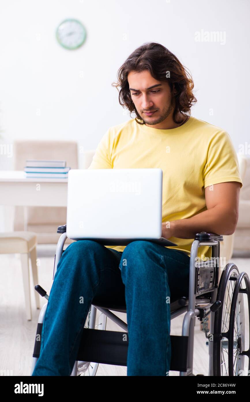 Disabled school student computer hi-res stock photography and images ...