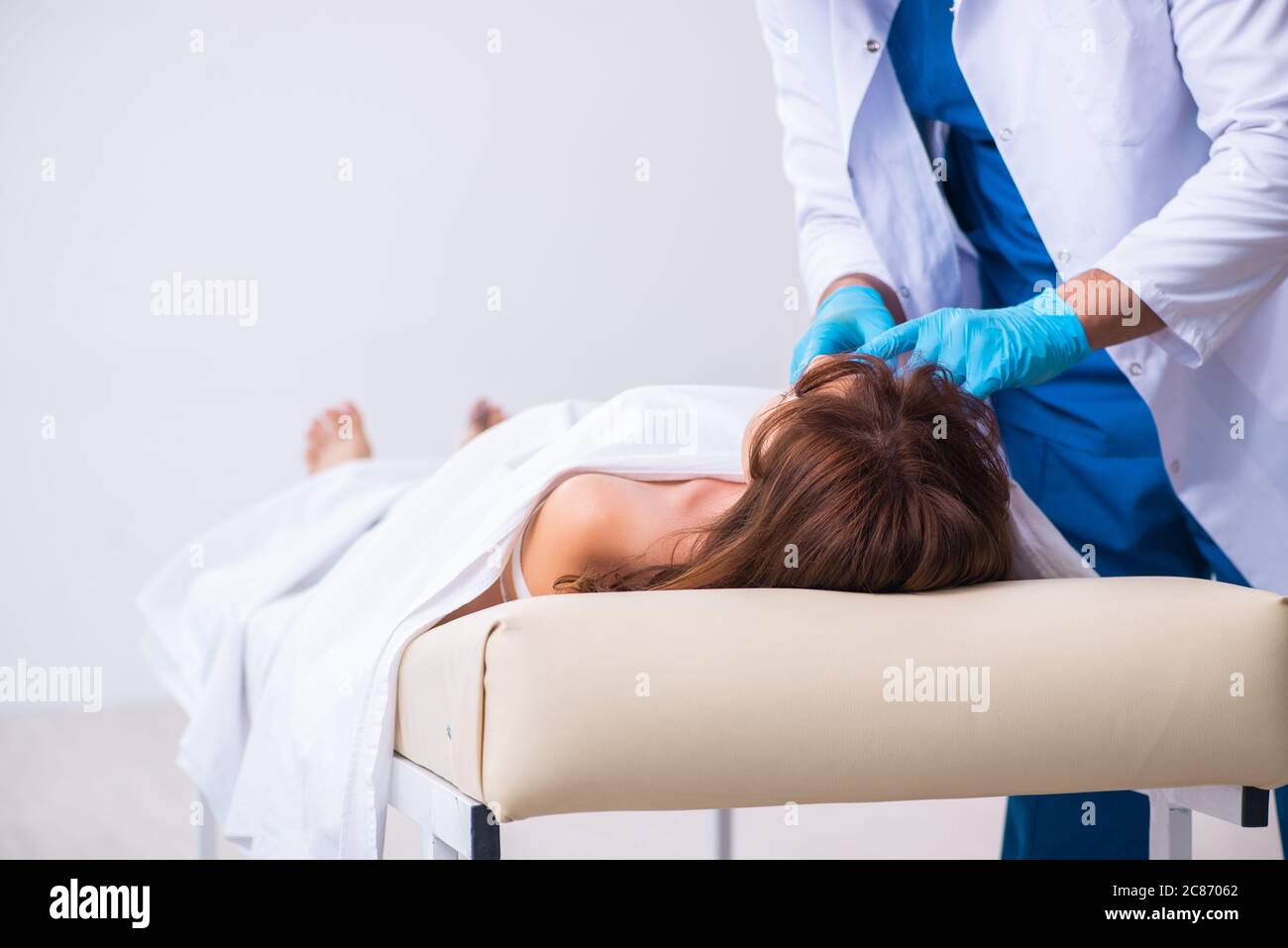 Police coroner examining dead body in morgue Stock Photo - Alamy