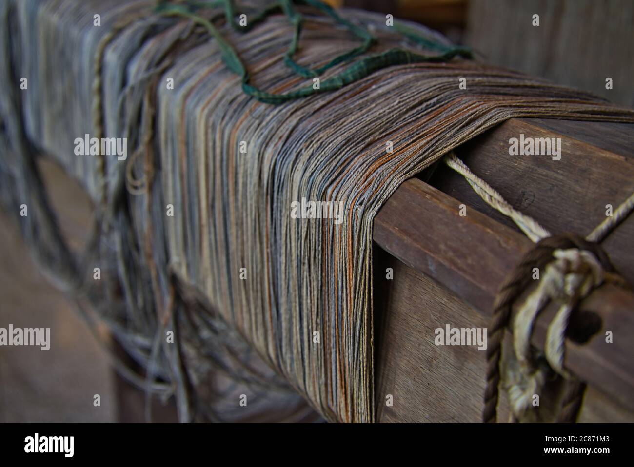 Old wooden weaving loom wool hi-res stock photography and images - Alamy
