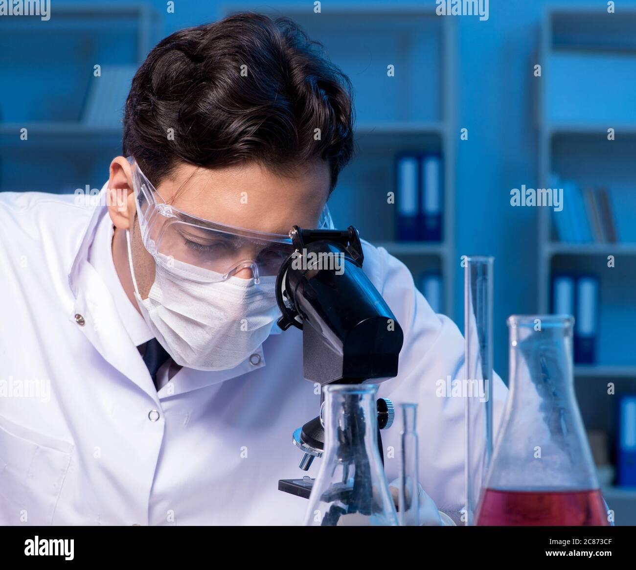 The chemistry assistant working in the chemical lab Stock Photo - Alamy