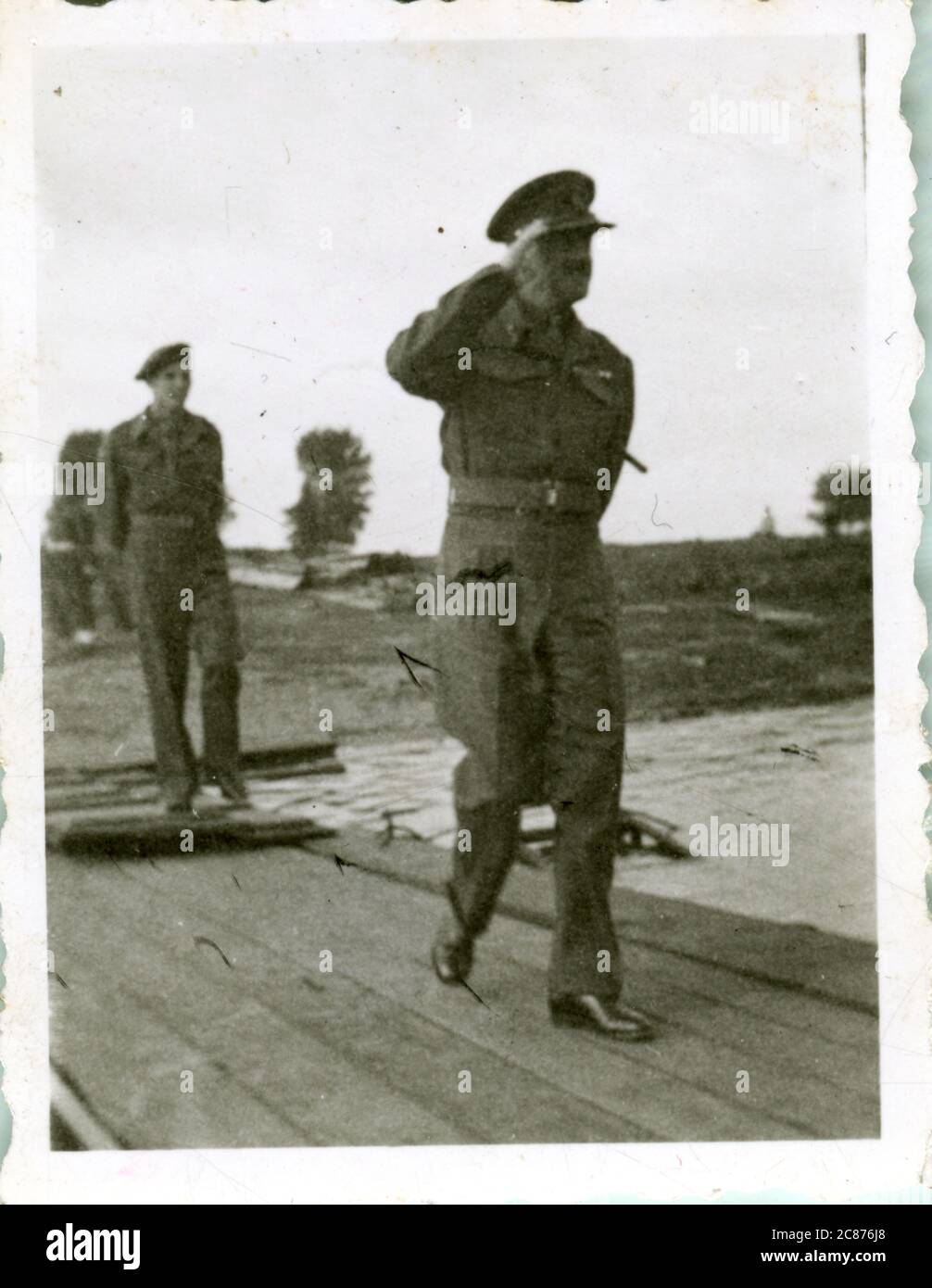 Soldiers building bridge hi-res stock photography and images - Alamy