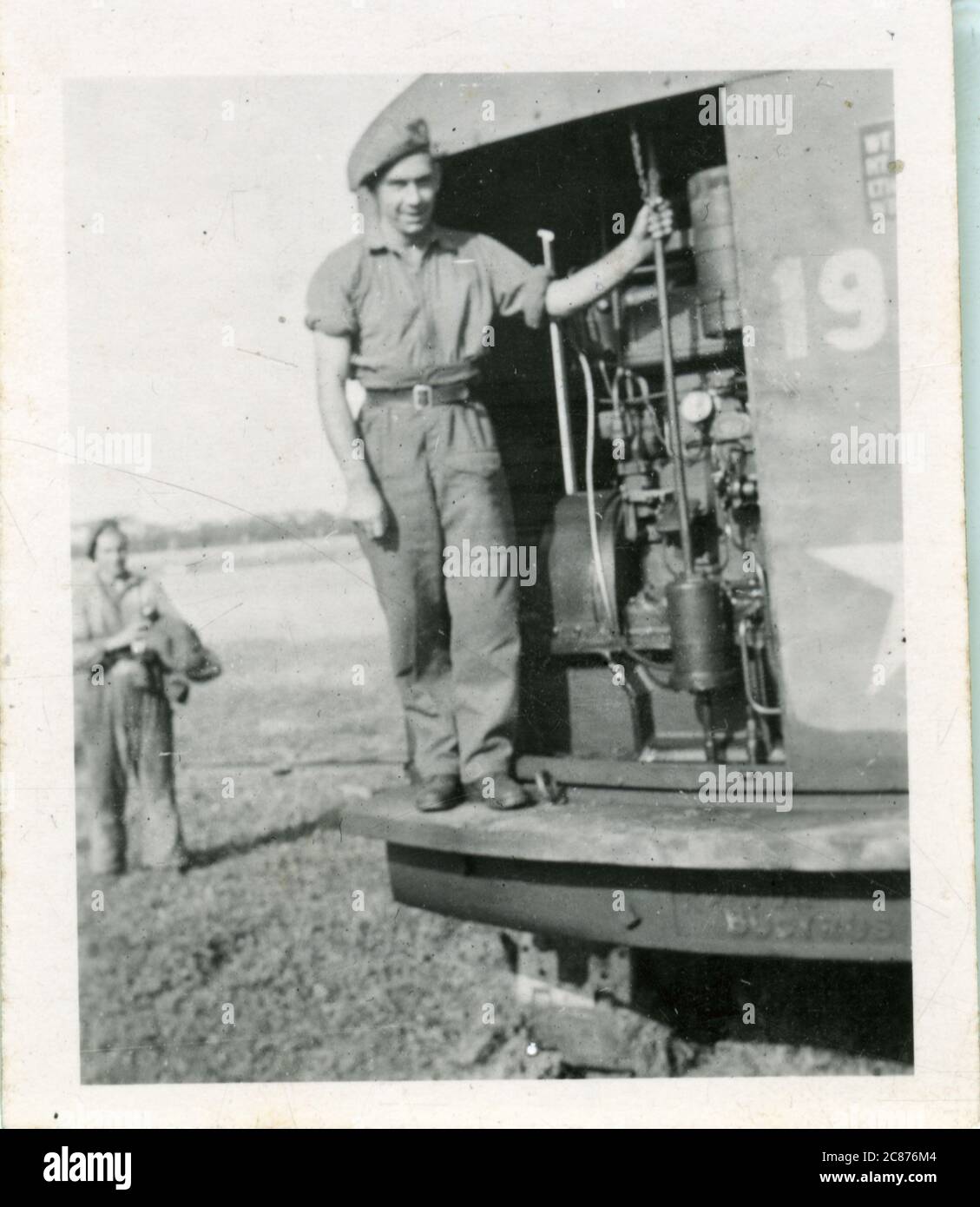 Soldiers building bridge hi-res stock photography and images - Alamy