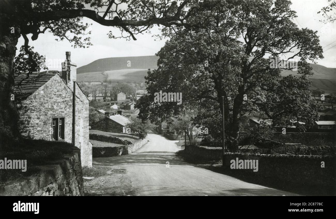 Village england 1950s hi-res stock photography and images - Alamy