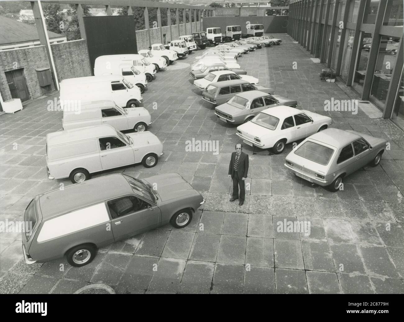 Car factory 1970s hi-res stock photography and images - Alamy