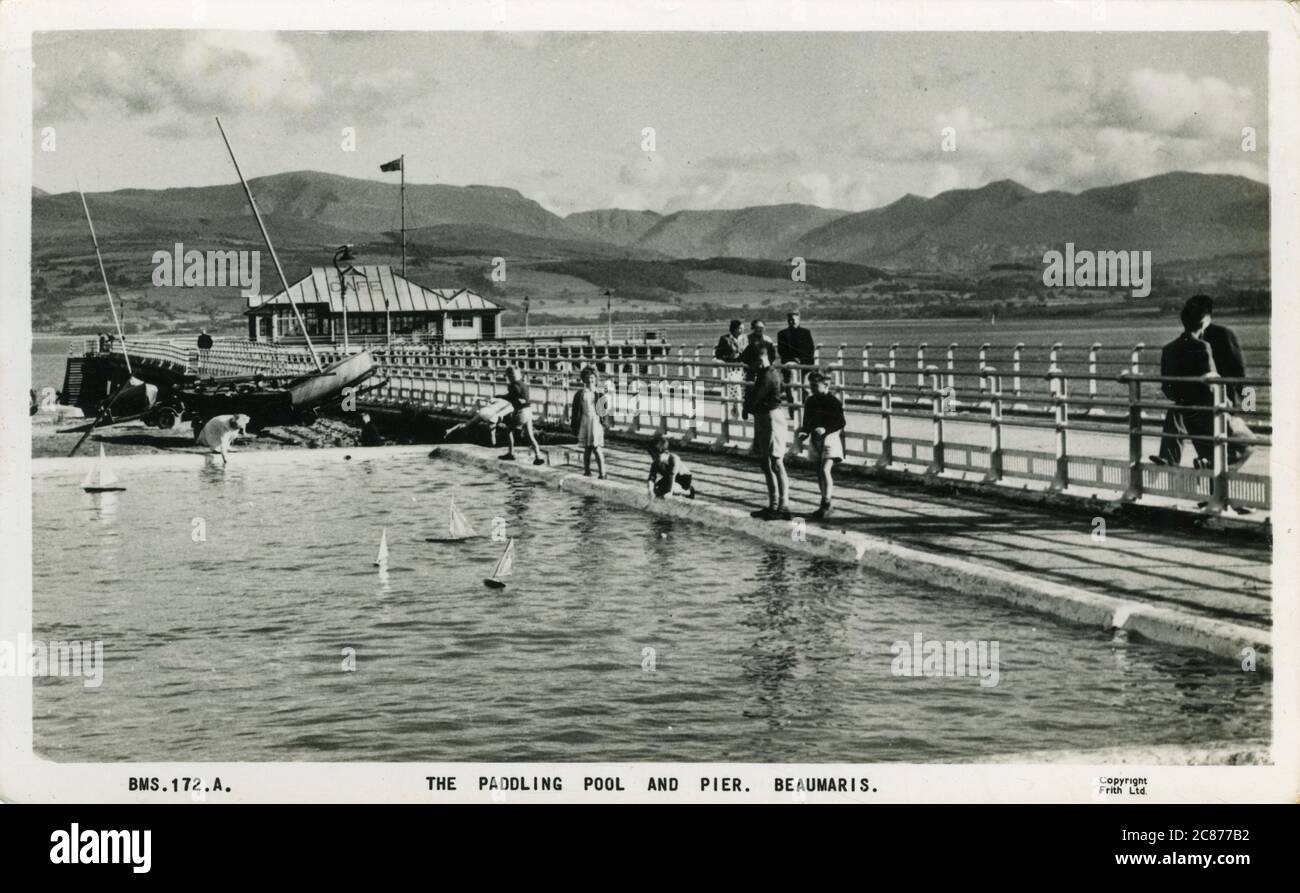 Paddling pool 1950s hi-res stock photography and images - Alamy