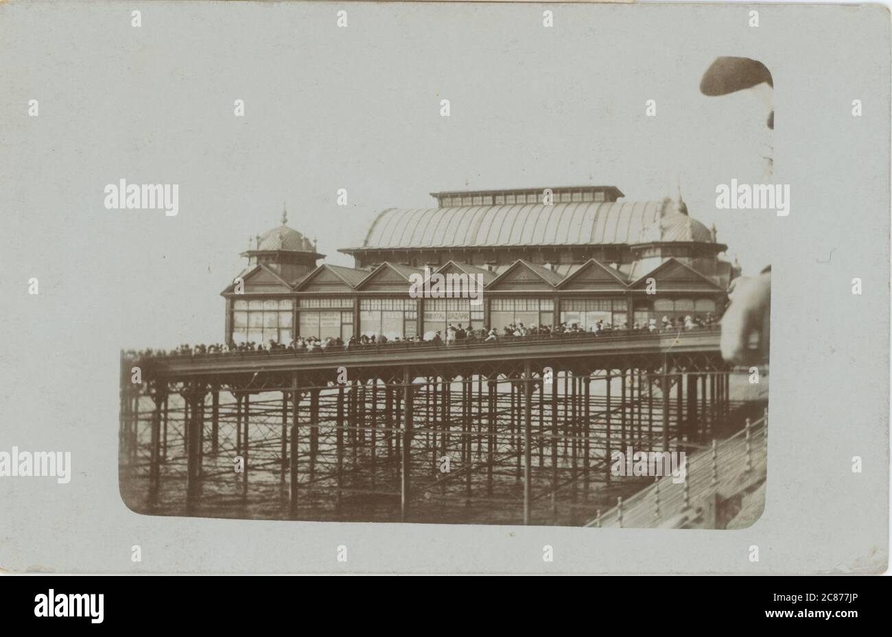 Pavilion and pier hi-res stock photography and images - Alamy