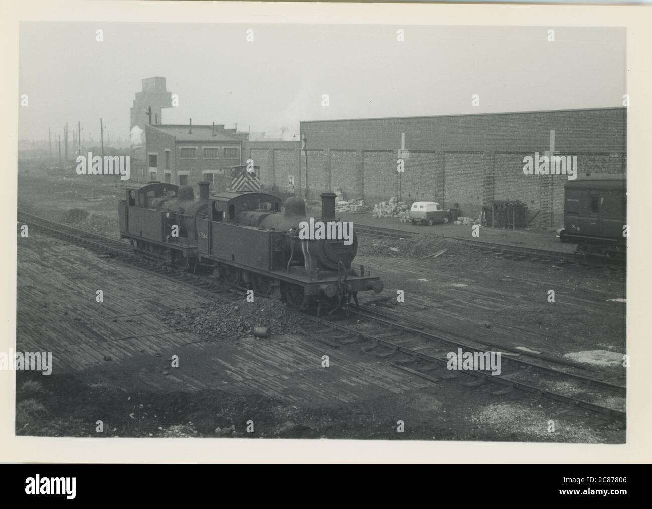 Lostock hall railway station hi-res stock photography and images - Alamy
