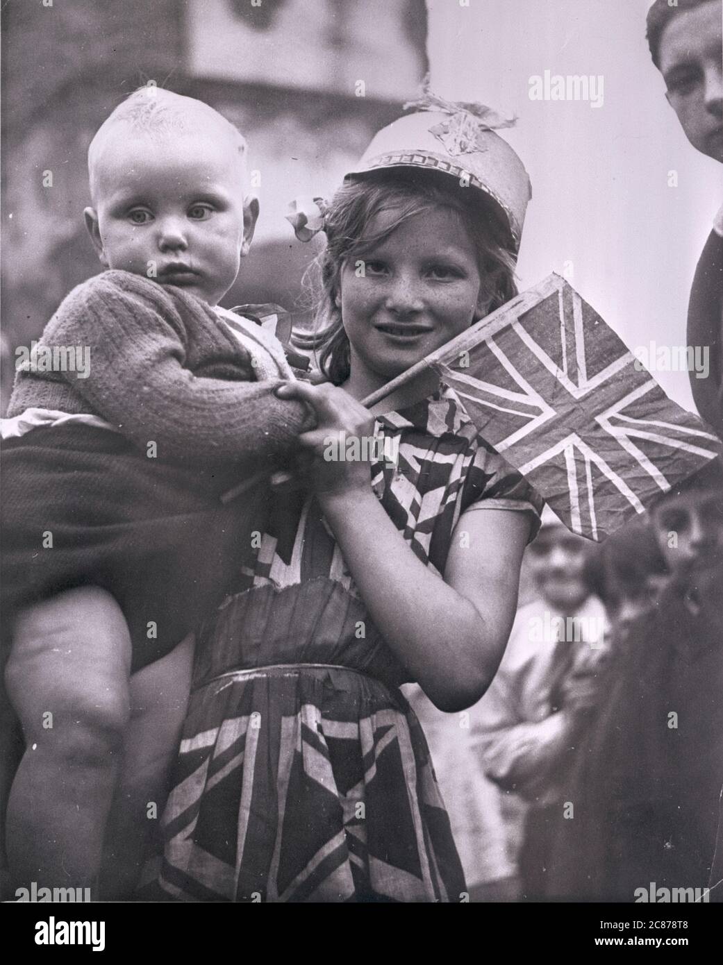 Ve day two british children 1945 hi-res stock photography and images ...