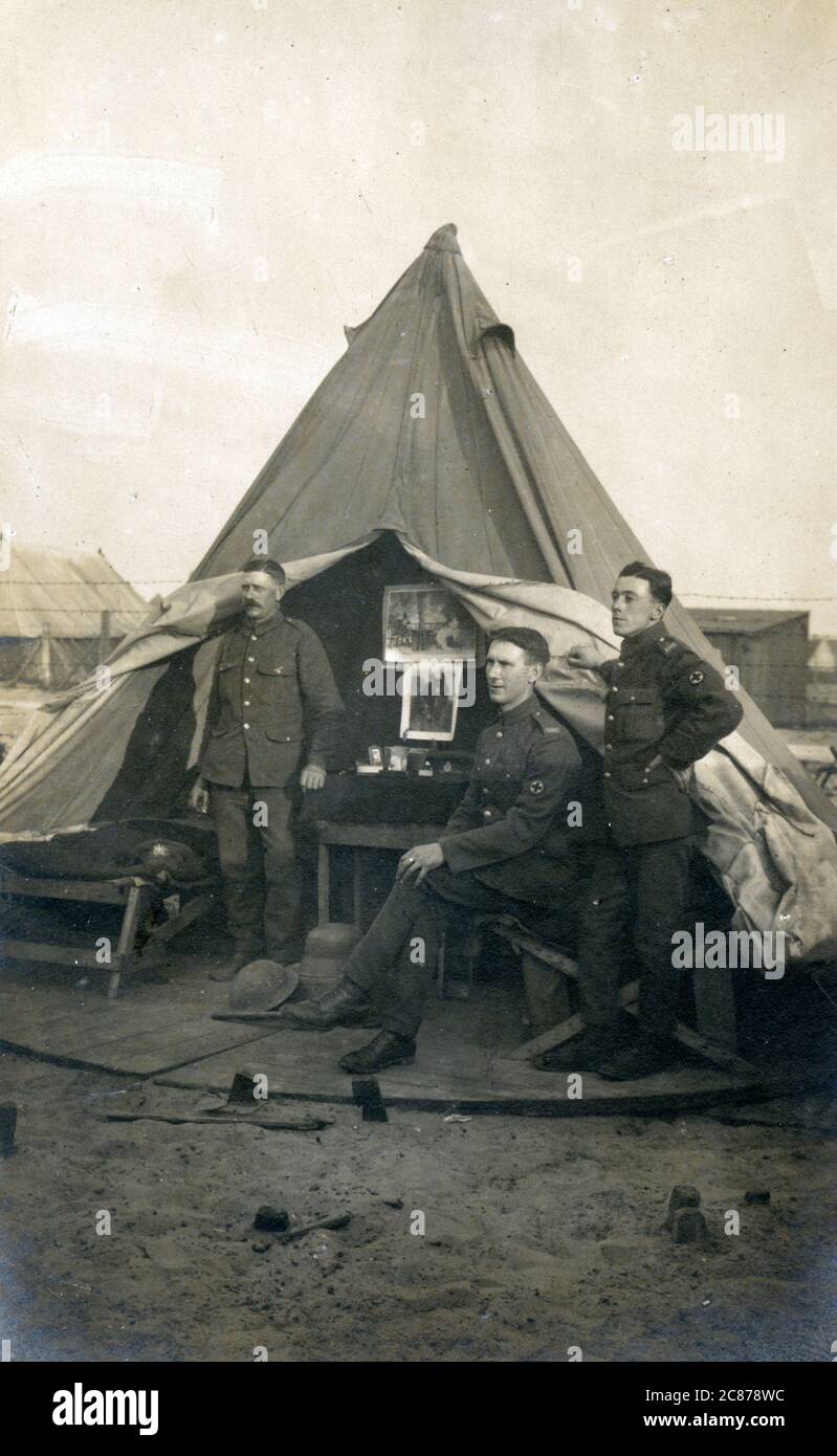 Medical tent war hi-res stock photography and images - Alamy