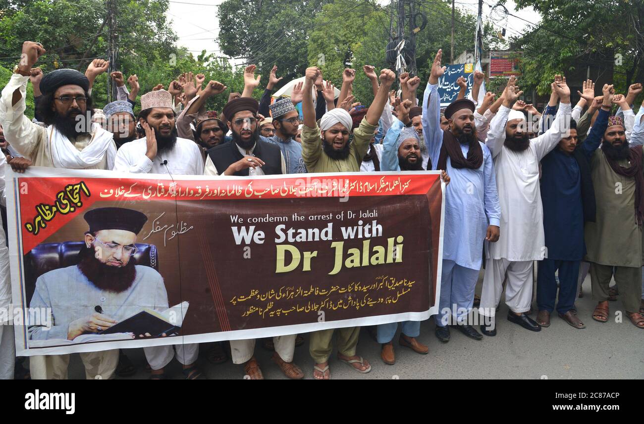 Pakistani activists of Tehreek Labbaik Ya Rasool Allah (a religious ...