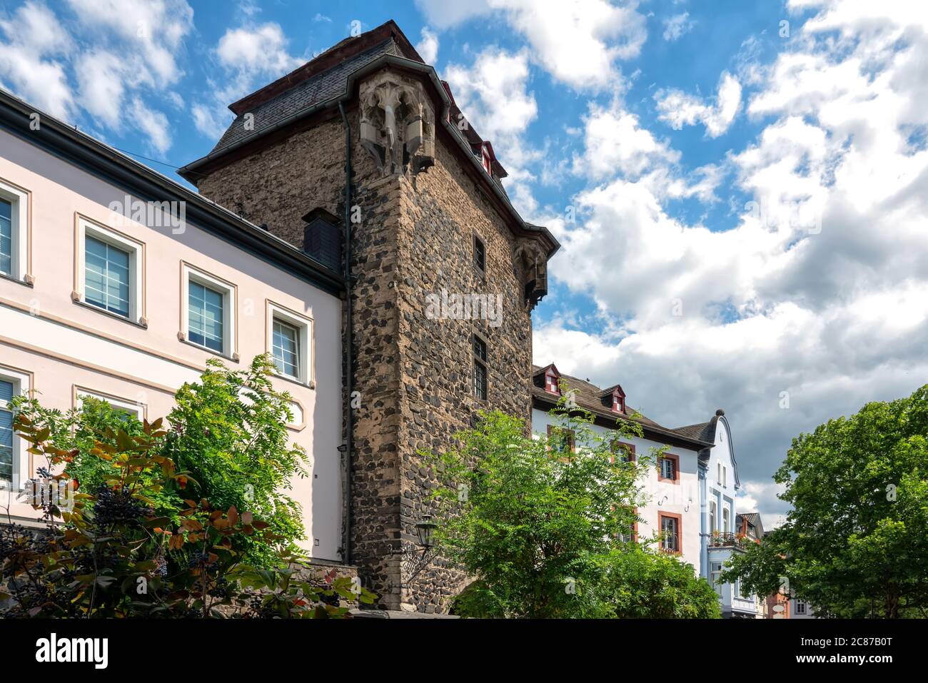 Linz on the Rhine, old town scene with Rhine gate tower (Rheintorturm ...