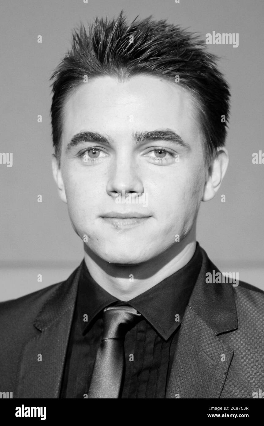 Singer Jesse McCartney attends the 2009 ASCAP Pop Music Awards at the ...