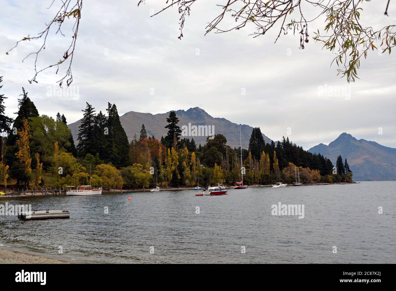 Queenstown new zealand landscape hi-res stock photography and images ...