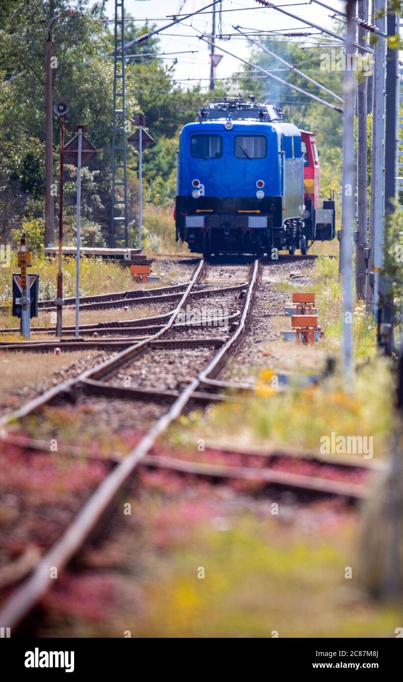 Class 140 locomotive hi-res stock photography and images - Alamy