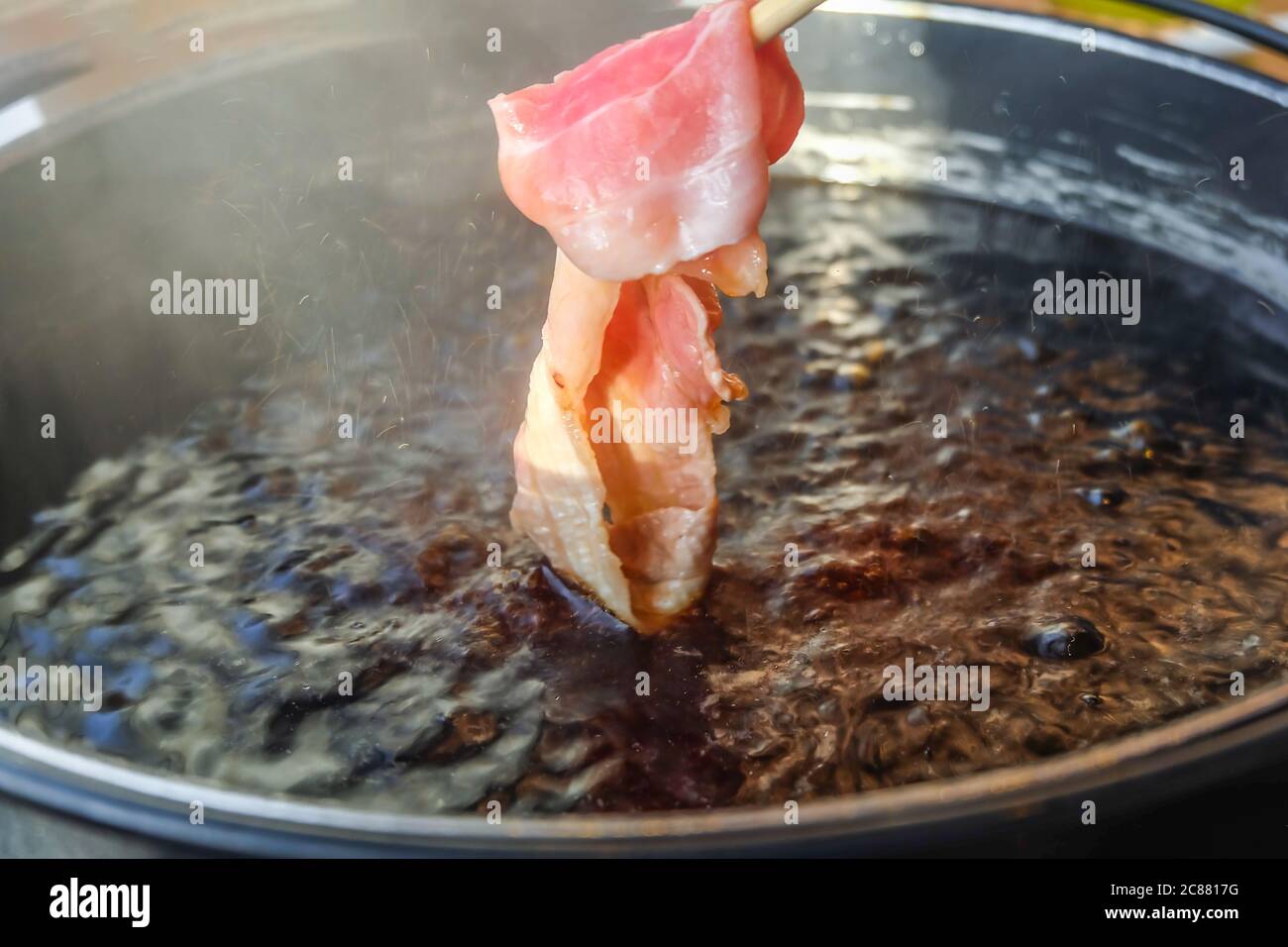 Hand using chopsticks hi-res stock photography and images - Alamy