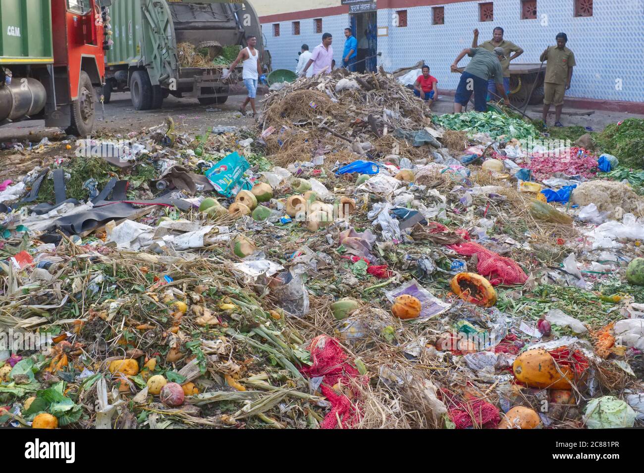 Garbage collection india hi-res stock photography and images - Alamy