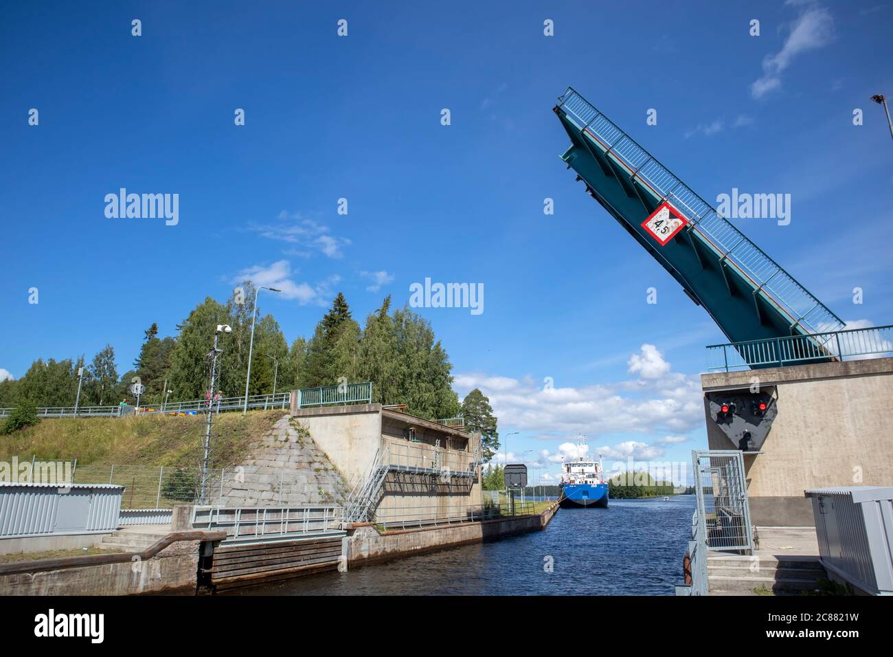 Draw bridge opening in hi-res stock photography and images - Alamy
