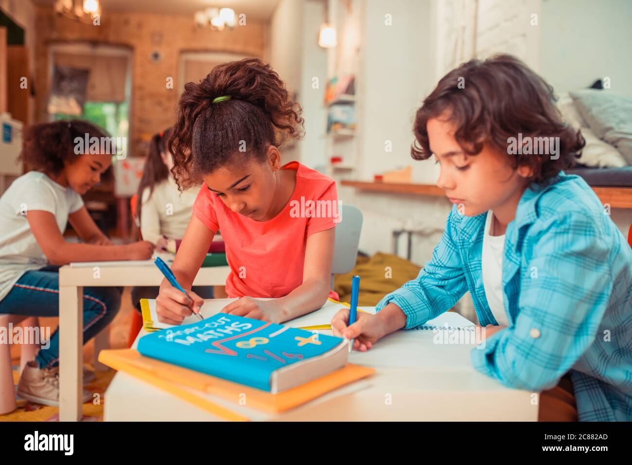 Children doing maths hi-res stock photography and images - Alamy