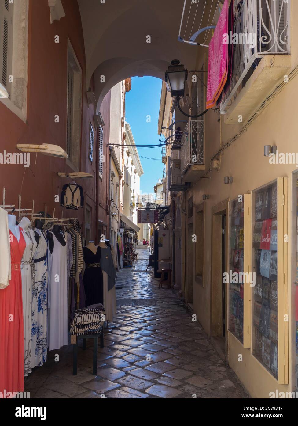 Greece, corfu, Kerkyra town, september 26, 2018: Corfu old town narrow ...