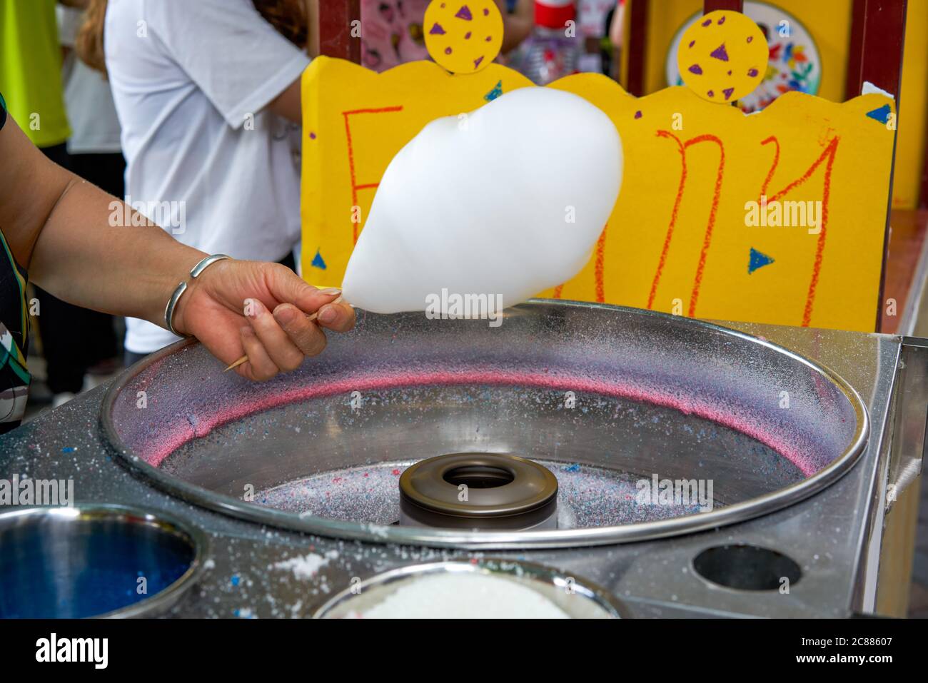 Marshmallow machine makes fresh marshmallows Stock Photo - Alamy