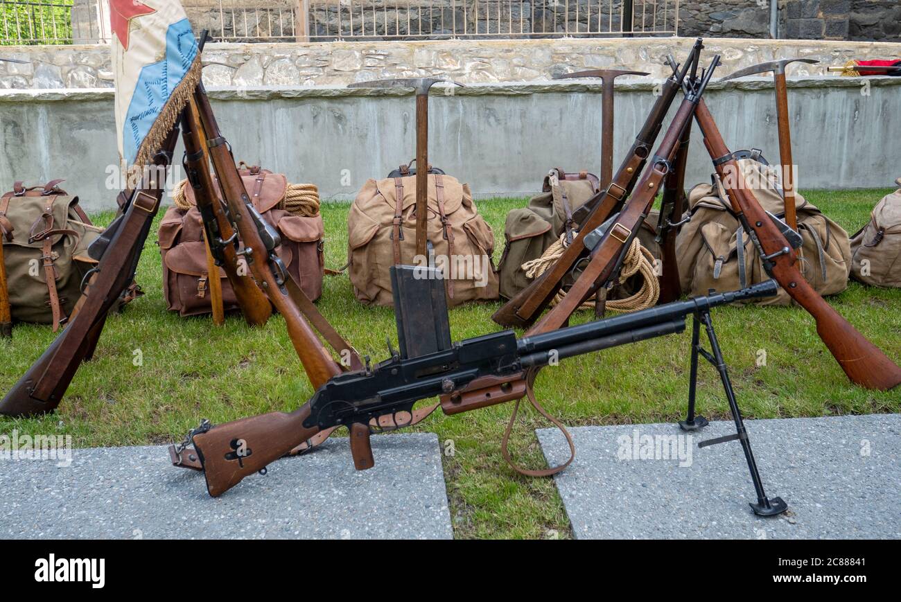 a french machine gun 24.29 and rifles Stock Photo - Alamy