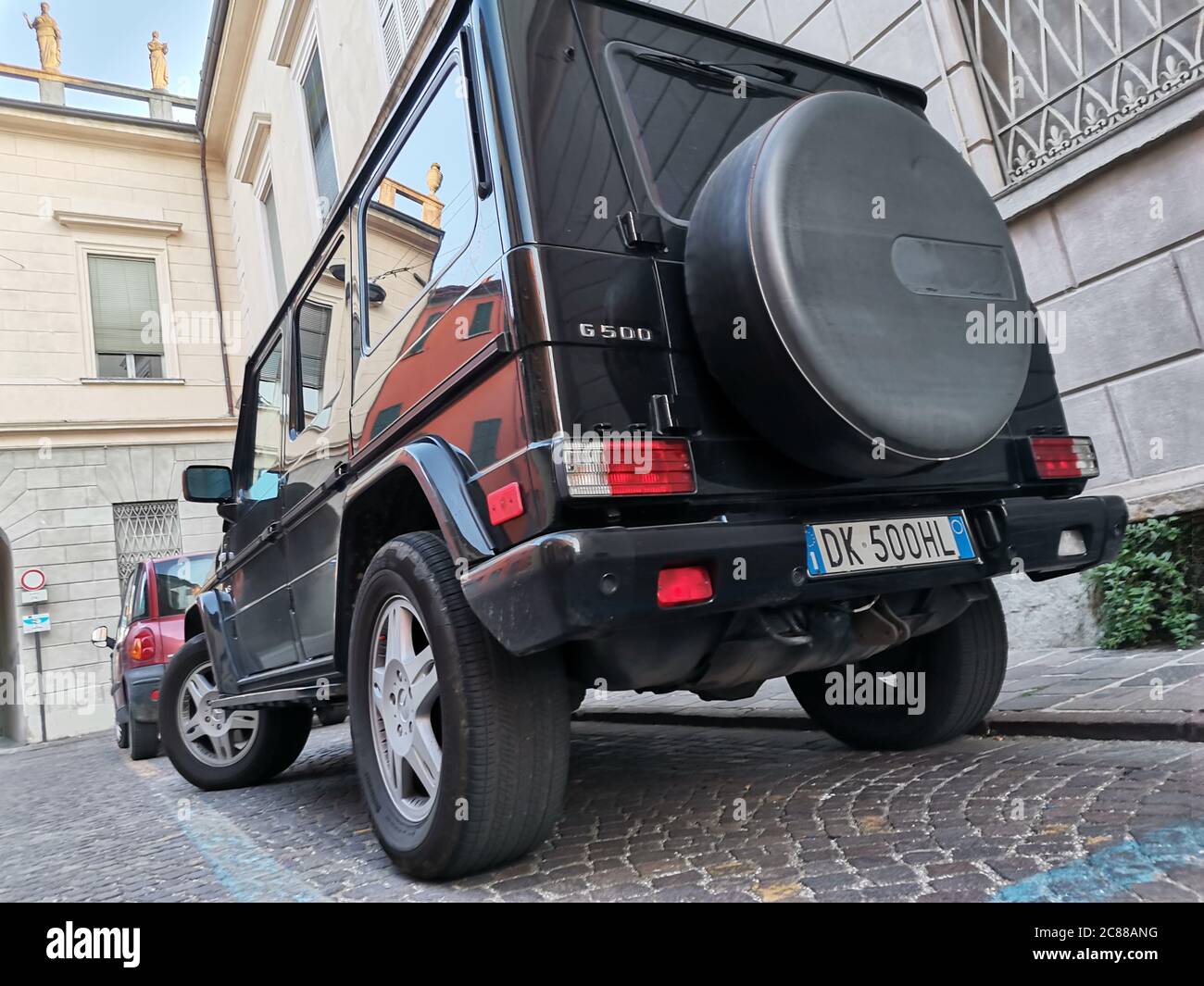Mercedes g class side view hi-res stock photography and images - Alamy