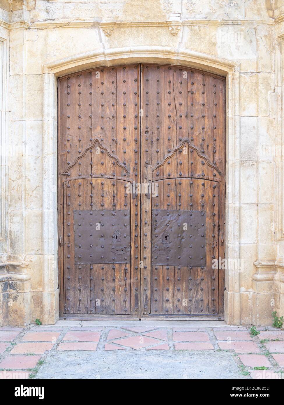 Medieval wooden doors of a cathedral Stock Photo - Alamy