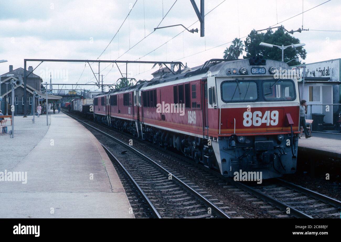 South coast trains hi-res stock photography and images - Alamy