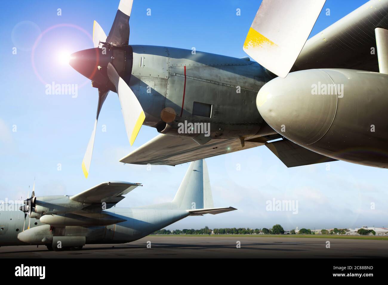 Airplane aircraft running on runway hi-res stock photography and images ...