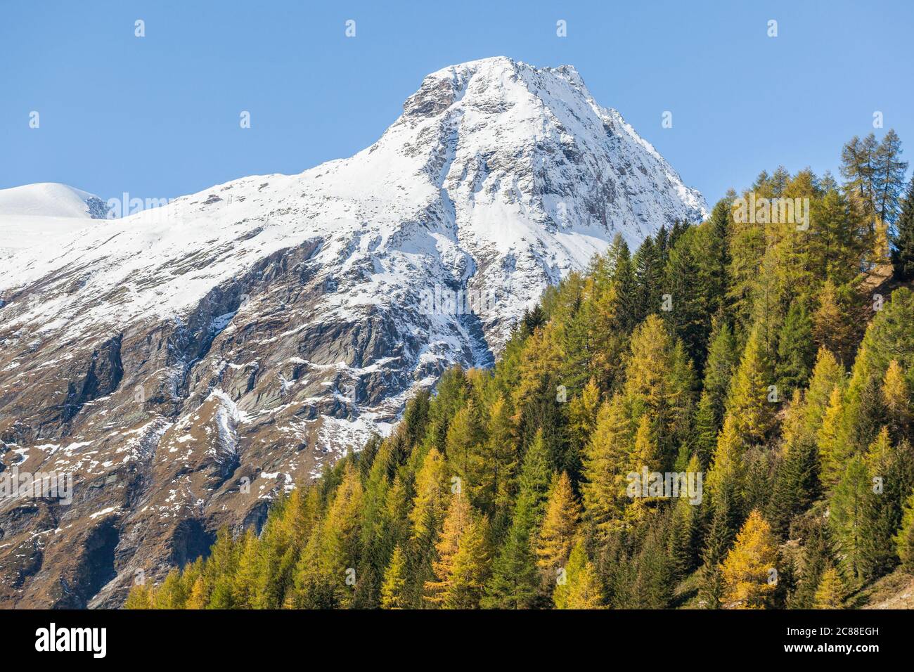 Aerial view steep snowy mountains hi-res stock photography and images ...