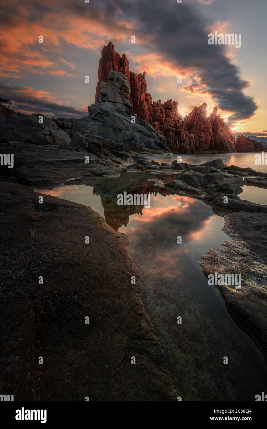 Amazing red rocks hi-res stock photography and images - Alamy