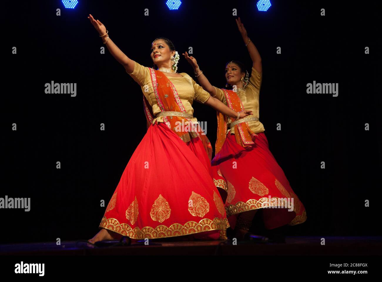 Bharatanatyam dress hi-res stock photography and images - Alamy