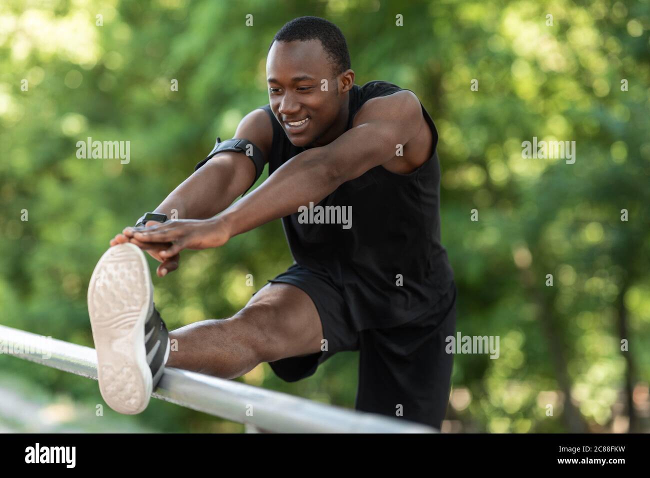 Black fitness man exercising hi-res stock photography and images - Alamy