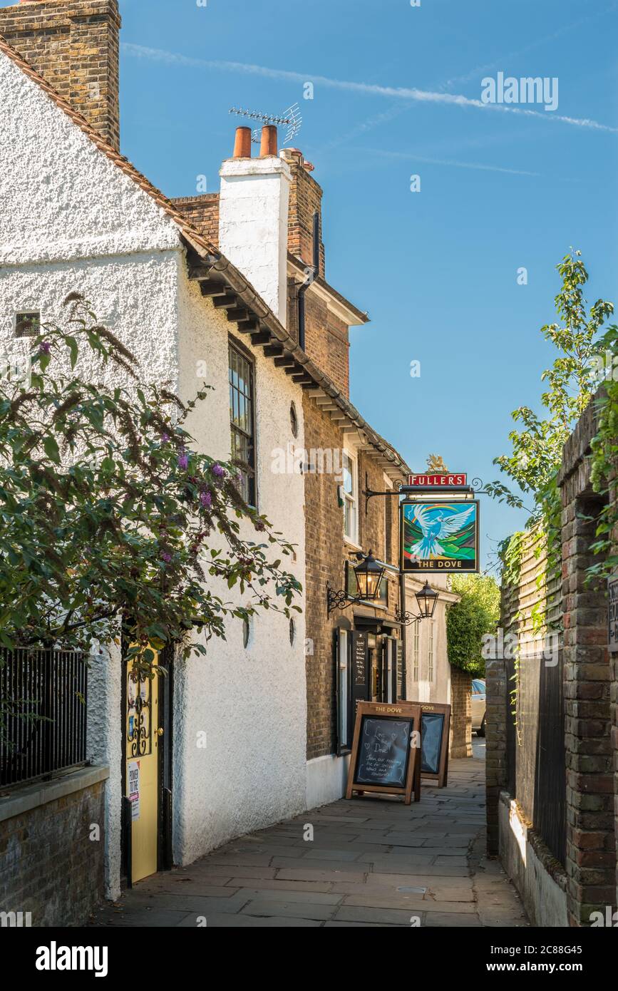 The dove hammersmith hi-res stock photography and images - Alamy
